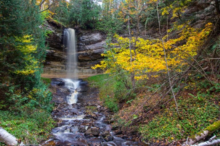 21 Best Things To Do In Pictured Rocks (2025) - Wandering Michigan ...