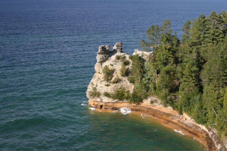 Pictured Rocks Fall: Where to See Stunning Fall Colors in 2025 ...